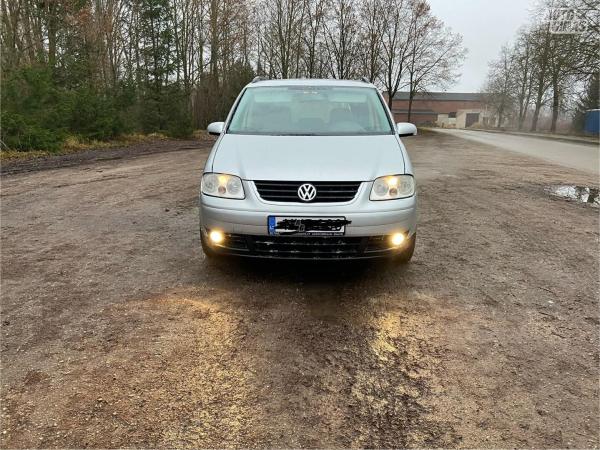 Grey Volkswagen Touran 2003 in Birzai, with an engine capacity of 1.90 L and mileage of 302 thousand km for 1360 €, photo 1 on AUTOMOTO.COM.LV