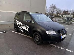 Pelēks Volkswagen Touran 2003 Klaipėda, ar dzinēja tilpumu 1.90 L un nobraukumu 385 tūkst. km par 850 €, foto  vietnē AUTOMOTO.COM.LV