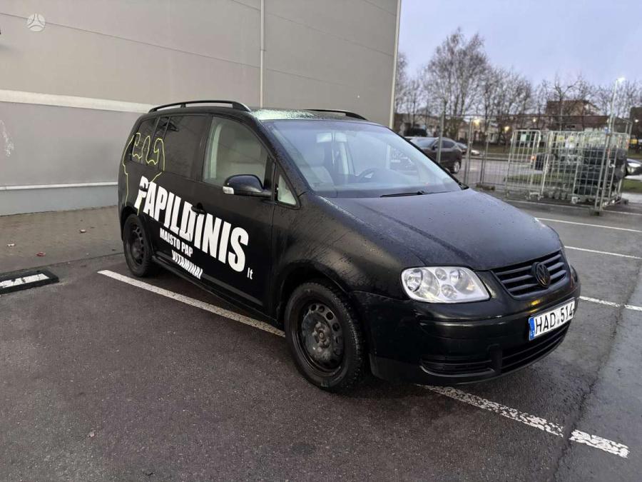 Pelēks Volkswagen Touran 2003 Klaipėda, ar dzinēja tilpumu 1.90 L un nobraukumu 385 tūkst. km par 850 €, foto 1 vietnē AUTOMOTO.COM.LV