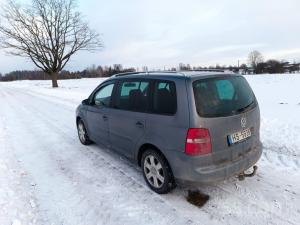 Grey Volkswagen Touran 2003 in Tukums, with an engine capacity of 2.00 L and mileage of 395 thousand km for 1300 €, photo 2 on AUTOMOTO.COM.LV