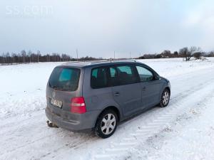 Grey Volkswagen Touran 2003 in Tukums, with an engine capacity of 2.00 L and mileage of 395 thousand km for 1300 €, photo 3 on AUTOMOTO.COM.LV