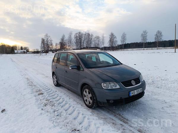 Grey Volkswagen Touran 2003 in Tukums, with an engine capacity of 2.00 L and mileage of 395 thousand km for 1300 €, photo 4 on AUTOMOTO.COM.LV