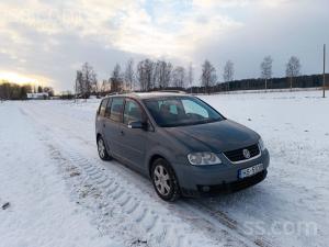 Grey Volkswagen Touran 2003 in Tukums, with an engine capacity of 2.00 L and mileage of 395 thousand km for 1300 €, photo 4 on AUTOMOTO.COM.LV