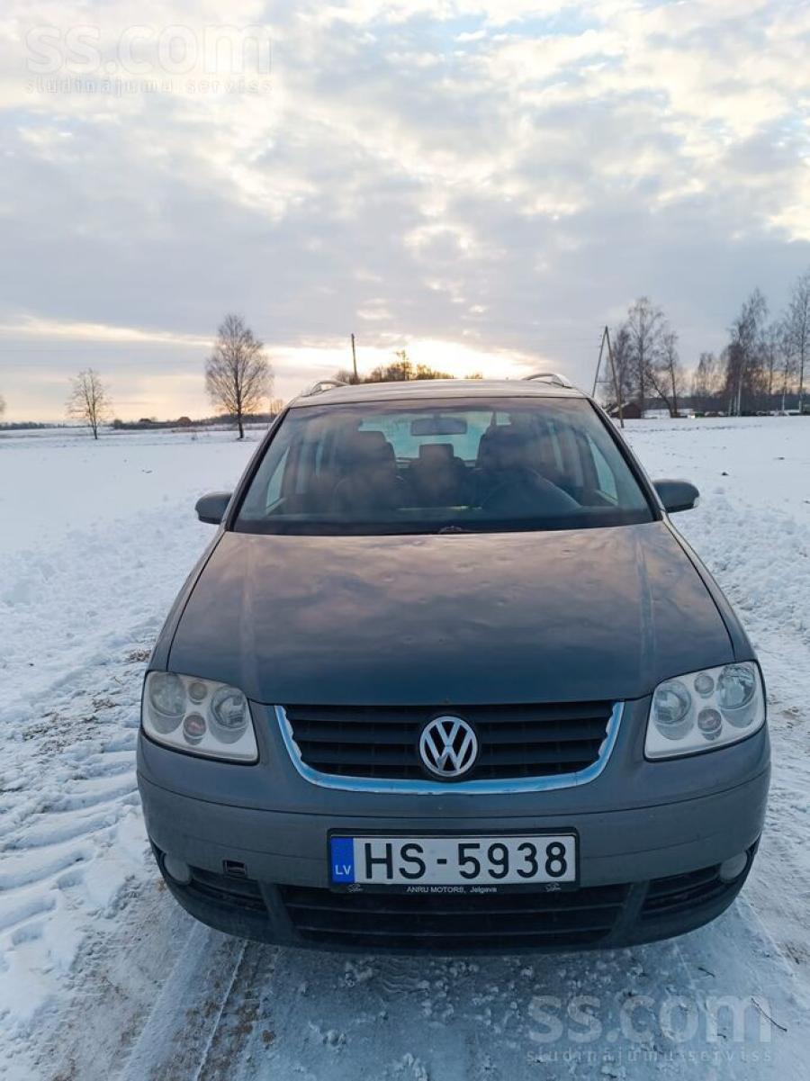 Grey Volkswagen Touran 2003 in Tukums, with an engine capacity of 2.00 L and mileage of 395 thousand km for 1300 €, photo 5 on AUTOMOTO.COM.LV