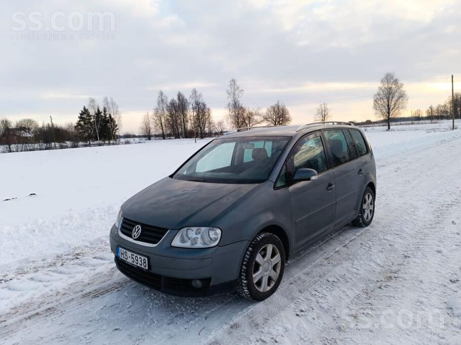 Grey Volkswagen Touran 2003 in Tukums, with an engine capacity of 2.00 L and mileage of 395 thousand km for 1300 €, photo 6 on AUTOMOTO.COM.LV