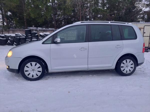 Pelēks Volkswagen Touran 2003 Utena, ar dzinēja tilpumu 2.00 L un nobraukumu 265 tūkst. km par 1999 €, foto 3 vietnē AUTOMOTO.COM.LV