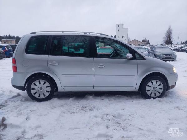 Pelēks Volkswagen Touran 2003 Utena, ar dzinēja tilpumu 2.00 L un nobraukumu 265 tūkst. km par 1999 €, foto 4 vietnē AUTOMOTO.COM.LV
