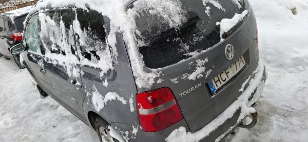 Pelēks Volkswagen Touran 2003 Gargždai, ar dzinēja tilpumu 2.00 L un nobraukumu 354 tūkst. km par 800 €, foto 4 vietnē AUTOMOTO.COM.LV