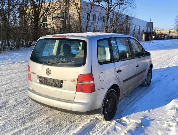 Grey Volkswagen Touran 2003 in Kaunas, with an engine capacity of 1.90 L and mileage of 430 thousand km for 1450 €, photo 6 on AUTOMOTO.COM.LV