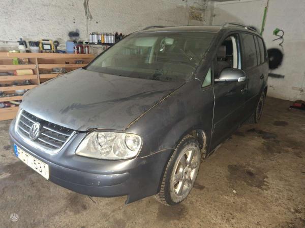 Grey Volkswagen Touran 2003 in Plunge, with an engine capacity of 1.90 L and mileage of 424 thousand km for 750 €, photo 1 on AUTOMOTO.COM.LV