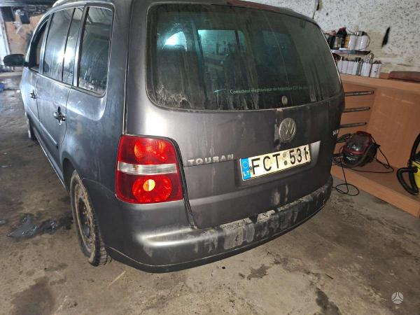 Grey Volkswagen Touran 2003 in Plunge, with an engine capacity of 1.90 L and mileage of 424 thousand km for 750 €, photo 3 on AUTOMOTO.COM.LV