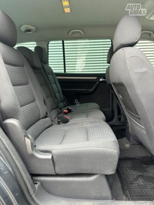 Pelēks Volkswagen Touran 2003 Viļņa, ar dzinēja tilpumu 1.90 L un nobraukumu 291 tūkst. km par 1650 €, foto 5 vietnē AUTOMOTO.COM.LV