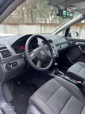 Pelēks Volkswagen Touran 2003 Viļņa, ar dzinēja tilpumu 1.90 L un nobraukumu 291 tūkst. km par 1650 €, foto 9 vietnē AUTOMOTO.COM.LV