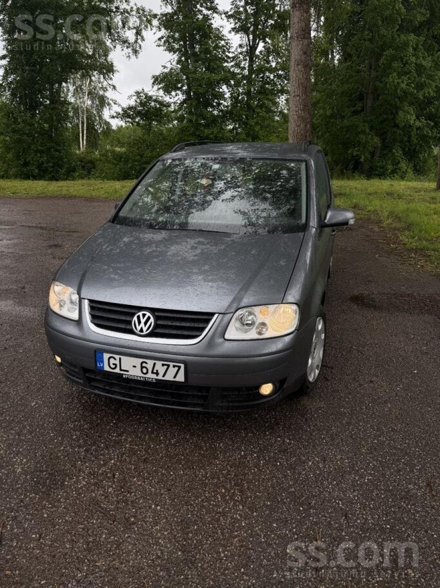 Pelēks Volkswagen Touran 2003 Ventspils, ar dzinēja tilpumu 1.90 L un nobraukumu 422 tūkst. km par 2000 €, foto 1 vietnē AUTOMOTO.COM.LV