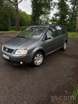 Pelēks Volkswagen Touran 2003 Ventspils, ar dzinēja tilpumu 1.90 L un nobraukumu 422 tūkst. km par 2000 €, foto 3 vietnē AUTOMOTO.COM.LV