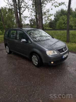 Pelēks Volkswagen Touran 2003 Ventspils, ar dzinēja tilpumu 1.90 L un nobraukumu 422 tūkst. km par 2000 €, foto 4 vietnē AUTOMOTO.COM.LV