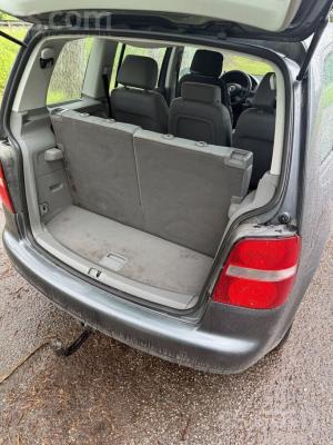 Pelēks Volkswagen Touran 2003 Ventspils, ar dzinēja tilpumu 1.90 L un nobraukumu 422 tūkst. km par 2000 €, foto 9 vietnē AUTOMOTO.COM.LV