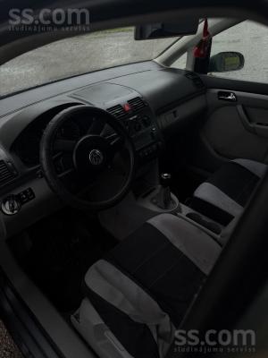 Pelēks Volkswagen Touran 2003 Ventspils, ar dzinēja tilpumu 1.90 L un nobraukumu 422 tūkst. km par 2000 €, foto 10 vietnē AUTOMOTO.COM.LV
