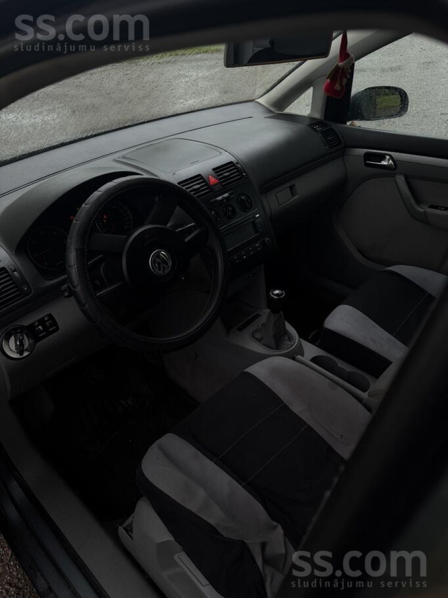 Pelēks Volkswagen Touran 2003 Ventspils, ar dzinēja tilpumu 1.90 L un nobraukumu 422 tūkst. km par 2000 €, foto 10 vietnē AUTOMOTO.COM.LV