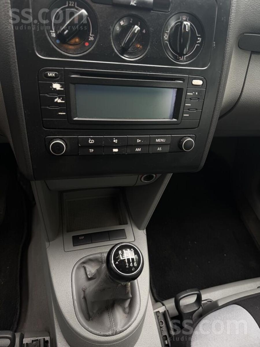 Pelēks Volkswagen Touran 2003 Ventspils, ar dzinēja tilpumu 1.90 L un nobraukumu 422 tūkst. km par 2000 €, foto 13 vietnē AUTOMOTO.COM.LV