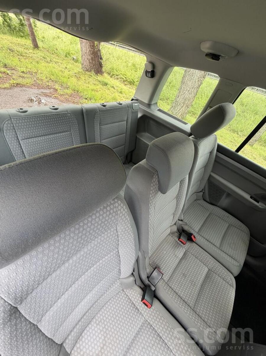 Pelēks Volkswagen Touran 2003 Ventspils, ar dzinēja tilpumu 1.90 L un nobraukumu 422 tūkst. km par 2000 €, foto 14 vietnē AUTOMOTO.COM.LV
