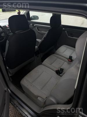 Pelēks Volkswagen Touran 2003 Ventspils, ar dzinēja tilpumu 1.90 L un nobraukumu 422 tūkst. km par 2000 €, foto 15 vietnē AUTOMOTO.COM.LV