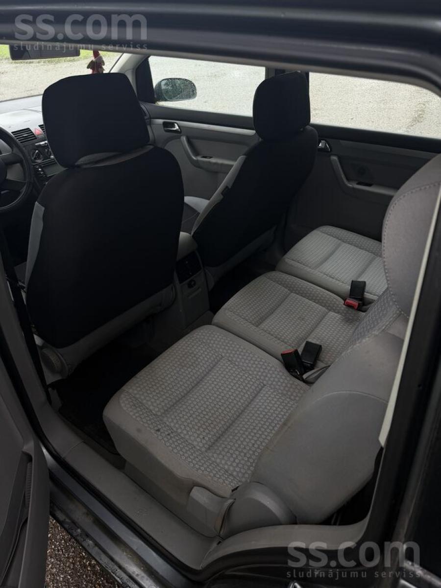Pelēks Volkswagen Touran 2003 Ventspils, ar dzinēja tilpumu 1.90 L un nobraukumu 422 tūkst. km par 2000 €, foto 15 vietnē AUTOMOTO.COM.LV