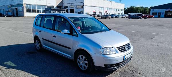 Grey Volkswagen Touran 2003 in Panevezys, with an engine capacity of 1.60 L and mileage of 254 thousand km for 1600 €, photo 3 on AUTOMOTO.COM.LV