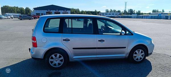 Grey Volkswagen Touran 2003 in Panevezys, with an engine capacity of 1.60 L and mileage of 254 thousand km for 1600 €, photo 4 on AUTOMOTO.COM.LV