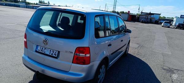 Grey Volkswagen Touran 2003 in Panevezys, with an engine capacity of 1.60 L and mileage of 254 thousand km for 1600 €, photo 5 on AUTOMOTO.COM.LV