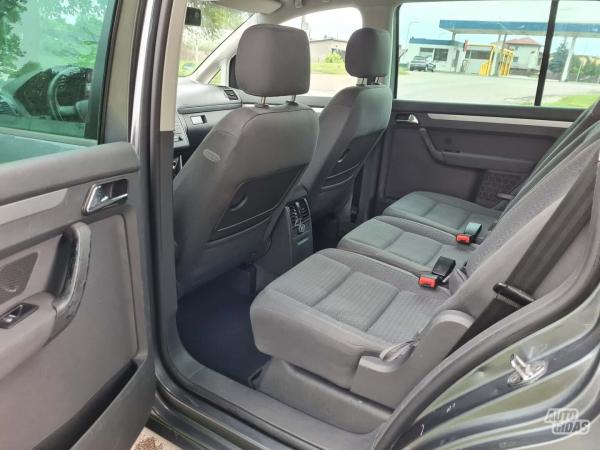 Grey Volkswagen Touran 2003 in Vilnius, with an engine capacity of 1.90 L and mileage of 261 thousand km for 2550 €, photo 8 on AUTOMOTO.COM.LV