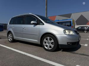 Pelēks Volkswagen Touran 2003 Klaipėda, ar dzinēja tilpumu 1.97 L un nobraukumu 398 tūkst. km par 1300 €, foto 3 vietnē AUTOMOTO.COM.LV