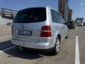 Pelēks Volkswagen Touran 2003 Klaipėda, ar dzinēja tilpumu 1.97 L un nobraukumu 398 tūkst. km par 1300 €, foto 4 vietnē AUTOMOTO.COM.LV
