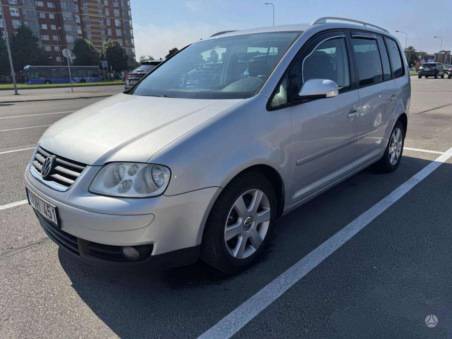 Pelēks Volkswagen Touran 2003 Klaipėda, ar dzinēja tilpumu 1.97 L un nobraukumu 398 tūkst. km par 1300 €, foto 7 vietnē AUTOMOTO.COM.LV