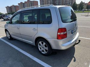 Pelēks Volkswagen Touran 2003 Klaipėda, ar dzinēja tilpumu 1.97 L un nobraukumu 398 tūkst. km par 1300 €, foto 8 vietnē AUTOMOTO.COM.LV