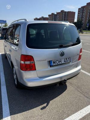 Pelēks Volkswagen Touran 2003 Klaipėda, ar dzinēja tilpumu 1.97 L un nobraukumu 398 tūkst. km par 1300 €, foto 9 vietnē AUTOMOTO.COM.LV