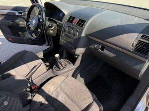 Pelēks Volkswagen Touran 2003 Klaipėda, ar dzinēja tilpumu 1.97 L un nobraukumu 398 tūkst. km par 1300 €, foto 11 vietnē AUTOMOTO.COM.LV