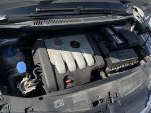 Pelēks Volkswagen Touran 2003 Klaipėda, ar dzinēja tilpumu 1.97 L un nobraukumu 398 tūkst. km par 1300 €, foto 12 vietnē AUTOMOTO.COM.LV