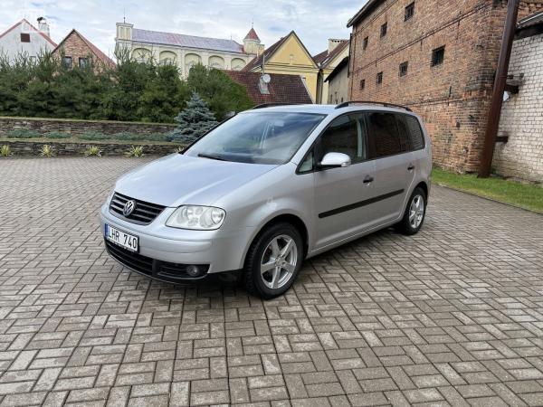 Grey Volkswagen Touran 2003 in Vilnius, with an engine capacity of 1.90 L and mileage of 273 thousand km for 2000 €, photo 1 on AUTOMOTO.COM.LV