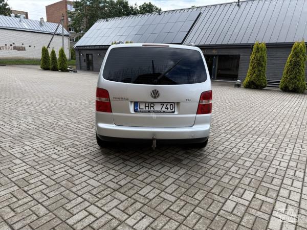 Grey Volkswagen Touran 2003 in Vilnius, with an engine capacity of 1.90 L and mileage of 273 thousand km for 2000 €, photo 4 on AUTOMOTO.COM.LV