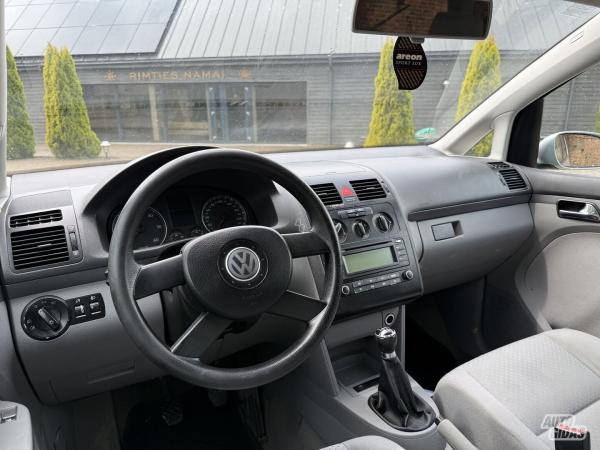 Grey Volkswagen Touran 2003 in Vilnius, with an engine capacity of 1.90 L and mileage of 273 thousand km for 2000 €, photo 9 on AUTOMOTO.COM.LV