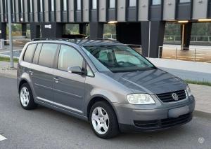 Pelēks Volkswagen Touran 2003 Viļņa, ar dzinēja tilpumu 1.90 L un nobraukumu 386 tūkst. km par 1850 €, foto  vietnē AUTOMOTO.COM.LV