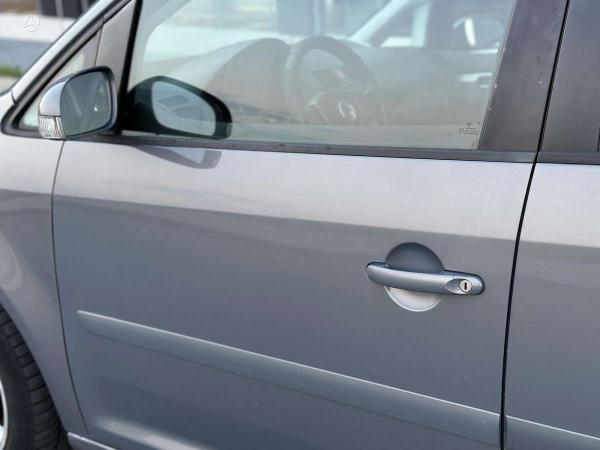 Grey Volkswagen Touran 2003 in Vilnius, with an engine capacity of 1.90 L and mileage of 386 thousand km for 1850 €, photo 10 on AUTOMOTO.COM.LV