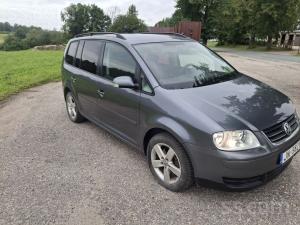 Pelēks Volkswagen Touran 2003 Valmiera, ar dzinēja tilpumu 2.00 L un nobraukumu 330 tūkst. km par 1800 €, foto  vietnē AUTOMOTO.COM.LV