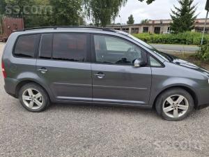 Pelēks Volkswagen Touran 2003 Valmiera, ar dzinēja tilpumu 2.00 L un nobraukumu 330 tūkst. km par 1800 €, foto 3 vietnē AUTOMOTO.COM.LV