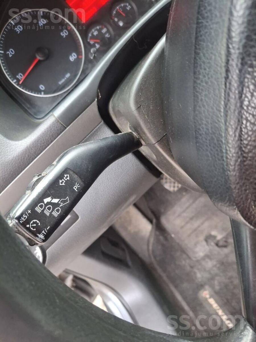 Pelēks Volkswagen Touran 2003 Valmiera, ar dzinēja tilpumu 2.00 L un nobraukumu 330 tūkst. km par 1800 €, foto 7 vietnē AUTOMOTO.COM.LV