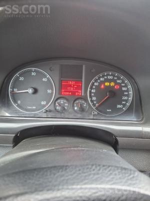 Pelēks Volkswagen Touran 2003 Valmiera, ar dzinēja tilpumu 2.00 L un nobraukumu 330 tūkst. km par 1800 €, foto 8 vietnē AUTOMOTO.COM.LV