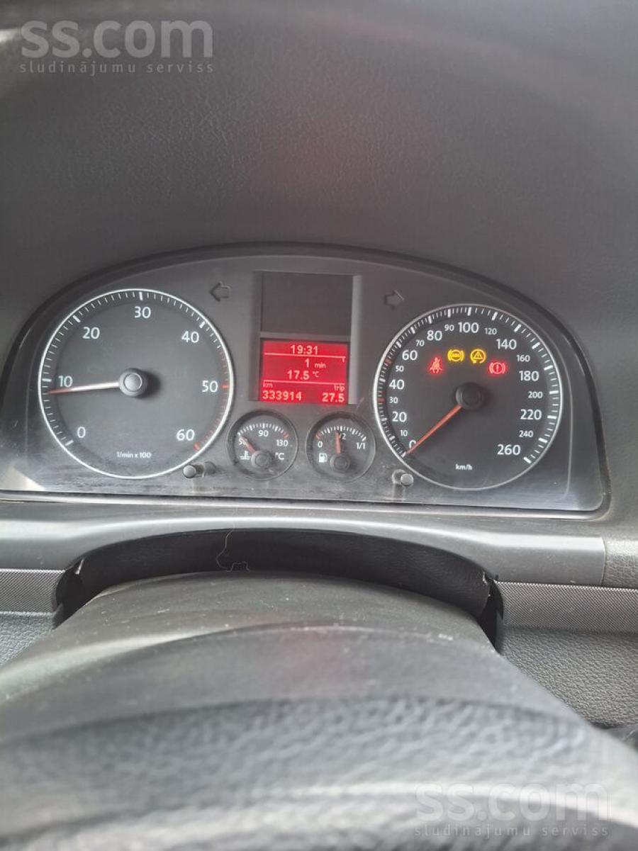 Pelēks Volkswagen Touran 2003 Valmiera, ar dzinēja tilpumu 2.00 L un nobraukumu 330 tūkst. km par 1800 €, foto 8 vietnē AUTOMOTO.COM.LV