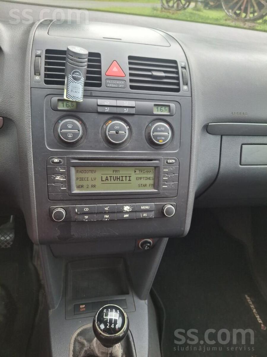 Pelēks Volkswagen Touran 2003 Valmiera, ar dzinēja tilpumu 2.00 L un nobraukumu 330 tūkst. km par 1800 €, foto 9 vietnē AUTOMOTO.COM.LV