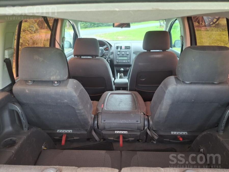 Pelēks Volkswagen Touran 2003 Valmiera, ar dzinēja tilpumu 2.00 L un nobraukumu 330 tūkst. km par 1800 €, foto 12 vietnē AUTOMOTO.COM.LV